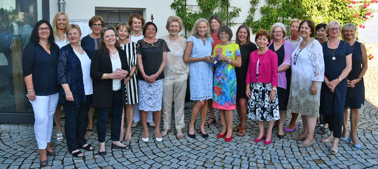 Der "Dr." bleibt - Die Führung wechselt - Inner Wheel Club Weiden i. d ...