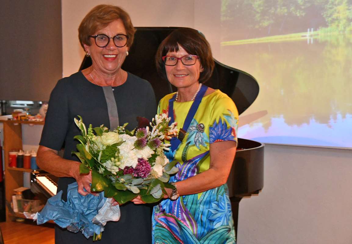 Der "Dr." bleibt - Die Führung wechselt - Inner Wheel Club Weiden i. d ...